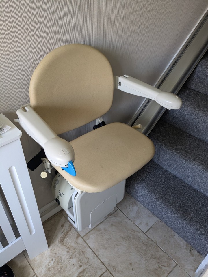 Handicare stair lift m 950 cream,left good condition an good working ...