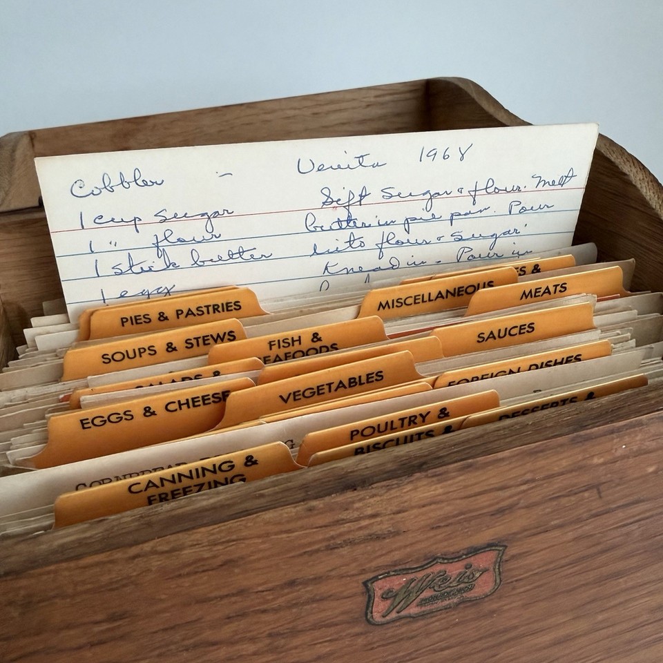 Vintage WEIS Oak Wooden Recipe Box w/ 175+ Handwritten & Clipped ...