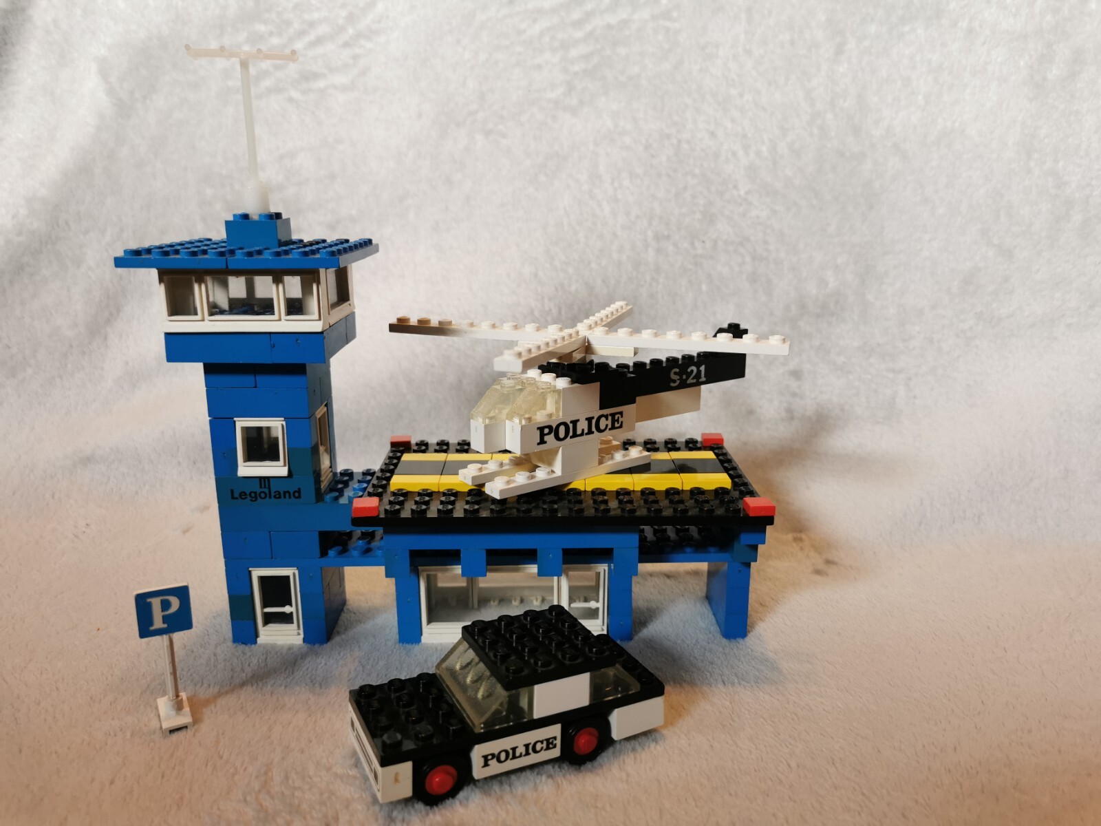 Vintage Lego Job Lot Moon Landing 565 Police Heliport 354 Drag Racers ...