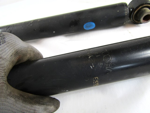 553112S411 Pair Rear Shock Absorbers HYUNDAI IX35 2.0 100KW 5P D 6M ...