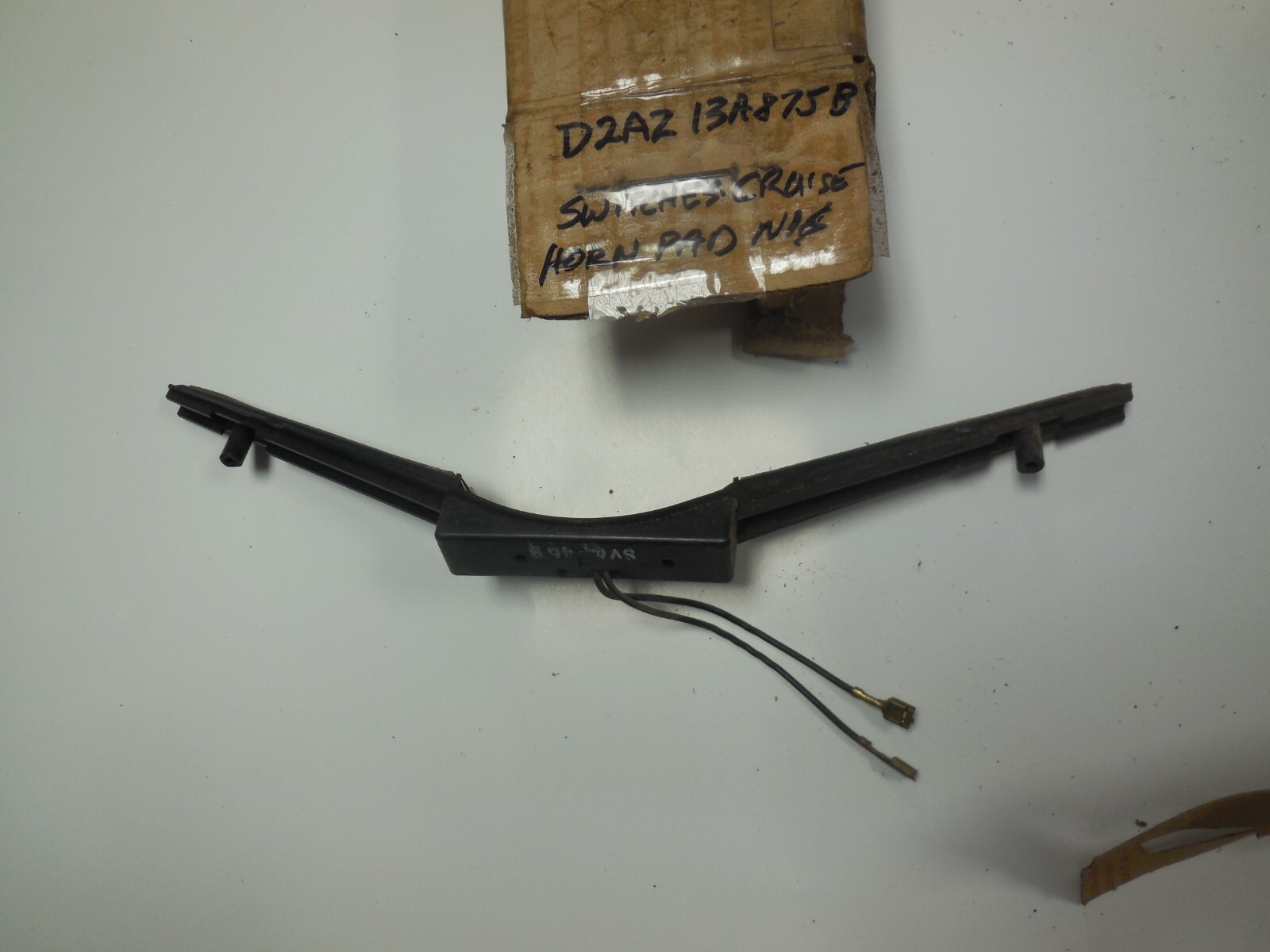 NOS 1970-1973 Ford Mustang 2 Spoke Steering Wheel Horn Pad Switch ...