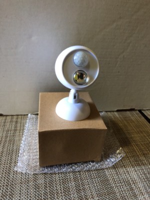 DAREN WIRELESS WEATHERPROOF LED OUTDOOR SPOTLIGHT WITH MOTION SENSOR ...