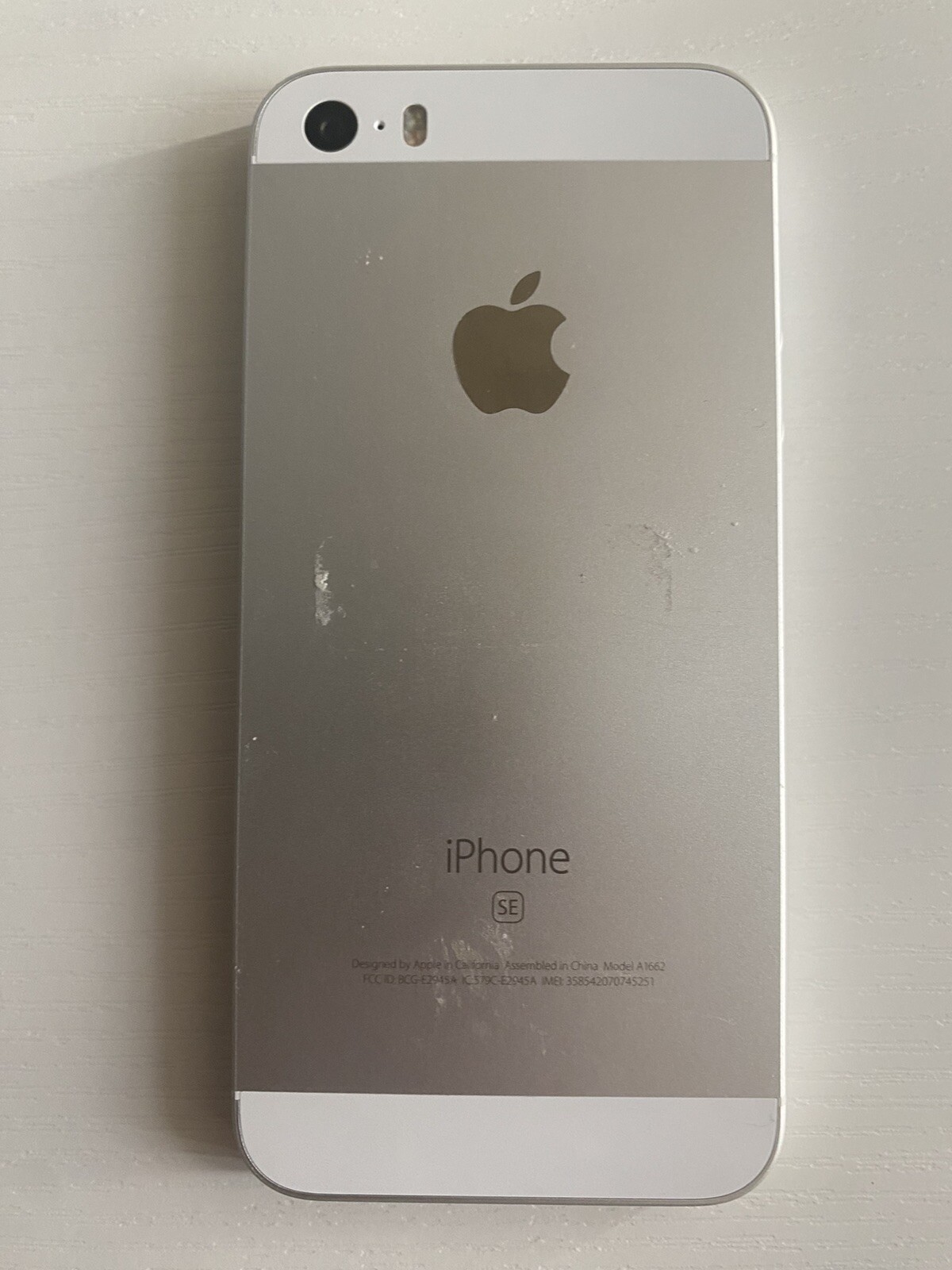 Apple iPhone SE - 16 GB - Silver (Unlocked)