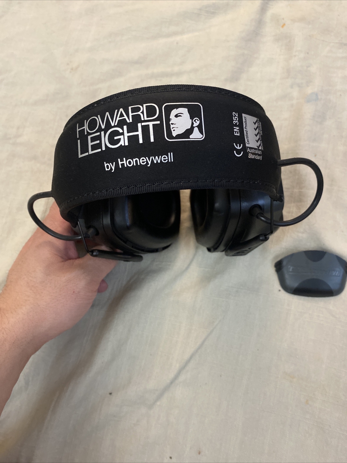 Howard Leight Sperian Sync EN352 Noise Blocking Black Earmuffs ...