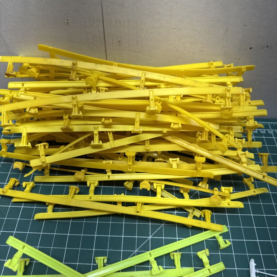 TYCO / MATTEL 90 Pcs. Guard Rails ~ HO Scale Slot Car Track Parts A4 | eBay