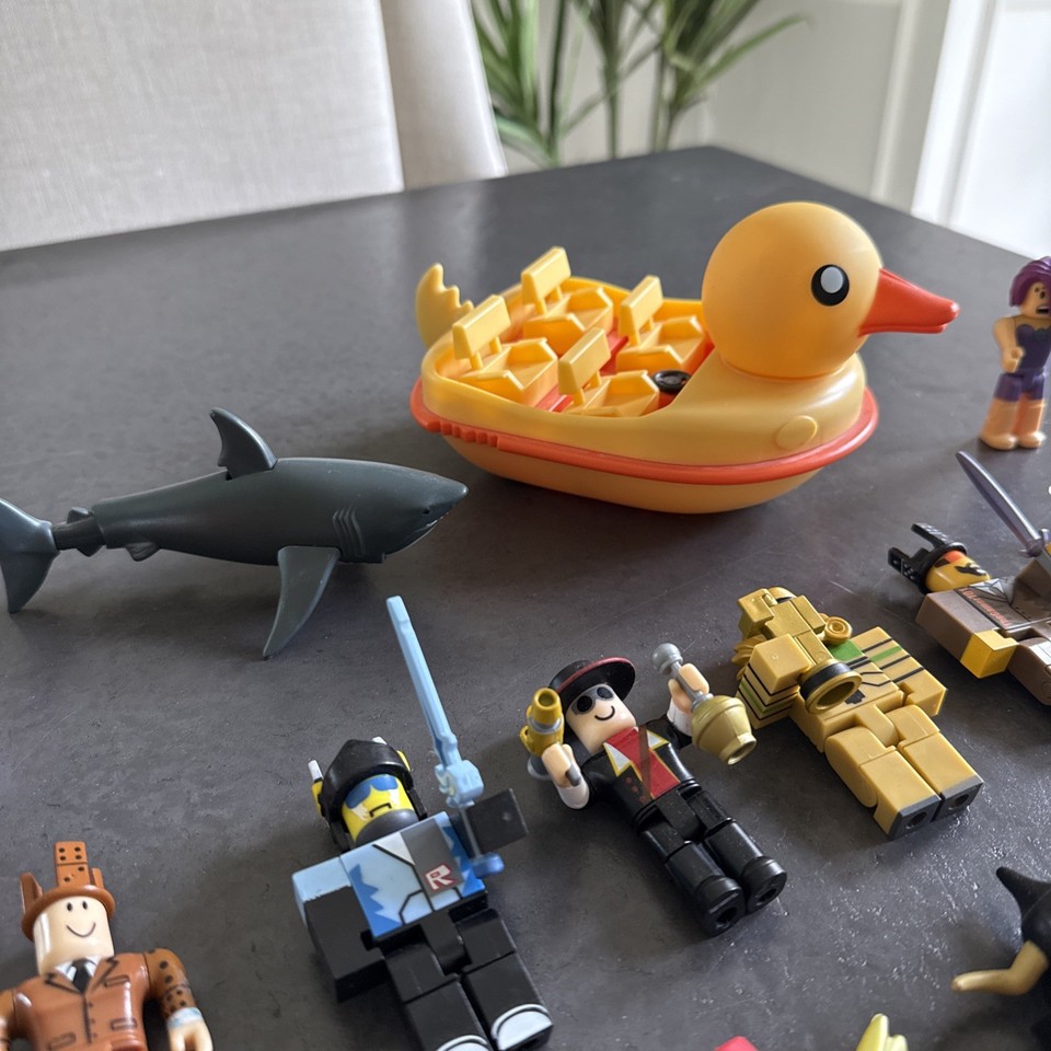 Roblox Mystery Box Figures LOT of 35 + SharkBite Duck Boat Play Swimmer ...