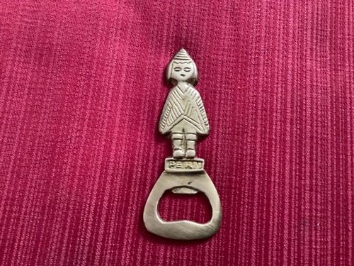 « Ancien décapsuleur métal doré » inscription : » PERU » Souvenir du ...