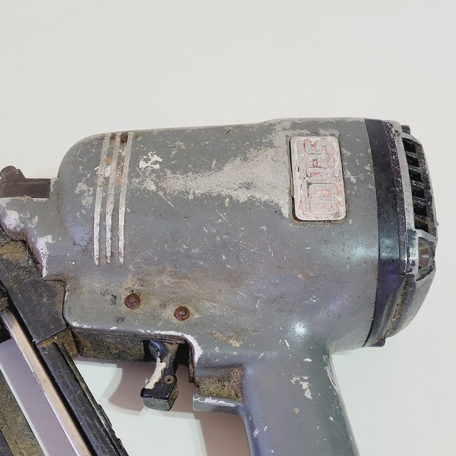 SENCO SFN40 15 Gauge Angled Finish Nailer Gun Power Tool for sale ...