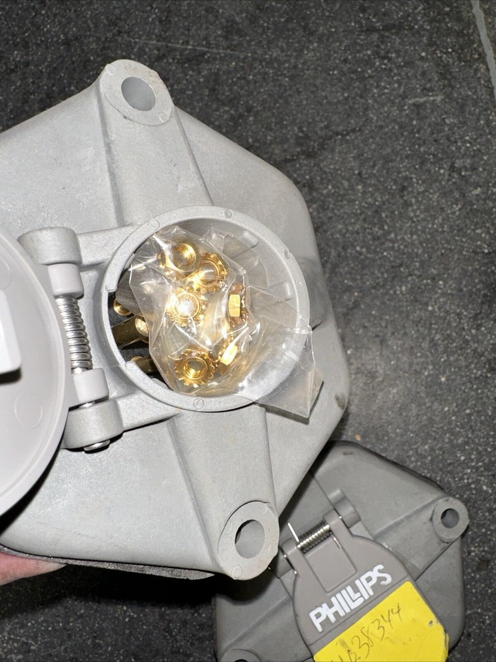 Phillips Industries 16-762 Trailer Nosebox Assembly With 20 Amp Circuit ...