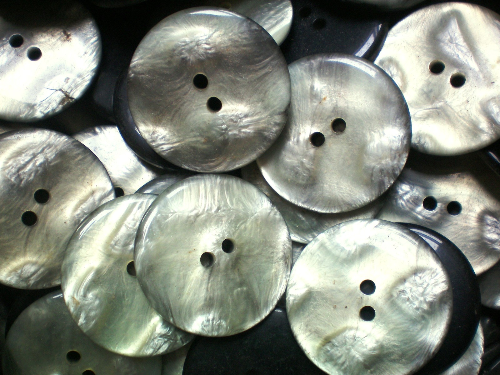 Button 34mm 54L Pearlescent Shell Effect Ivory Grey 2 Hole Large Coat ...