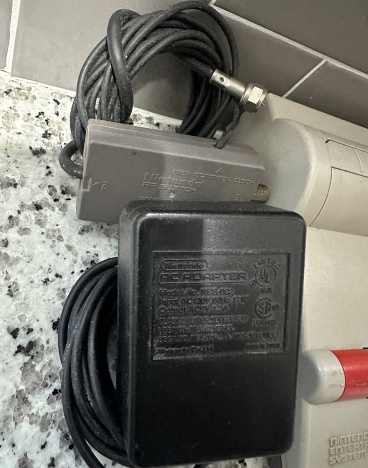 NES Nintendo Top Loader NES-101 Console, 2 Controllers and cables ...