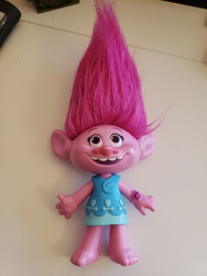 DreamWorks Trollz Pink Hair Poppy Singing Talking Troll Blue Dress Doll ...