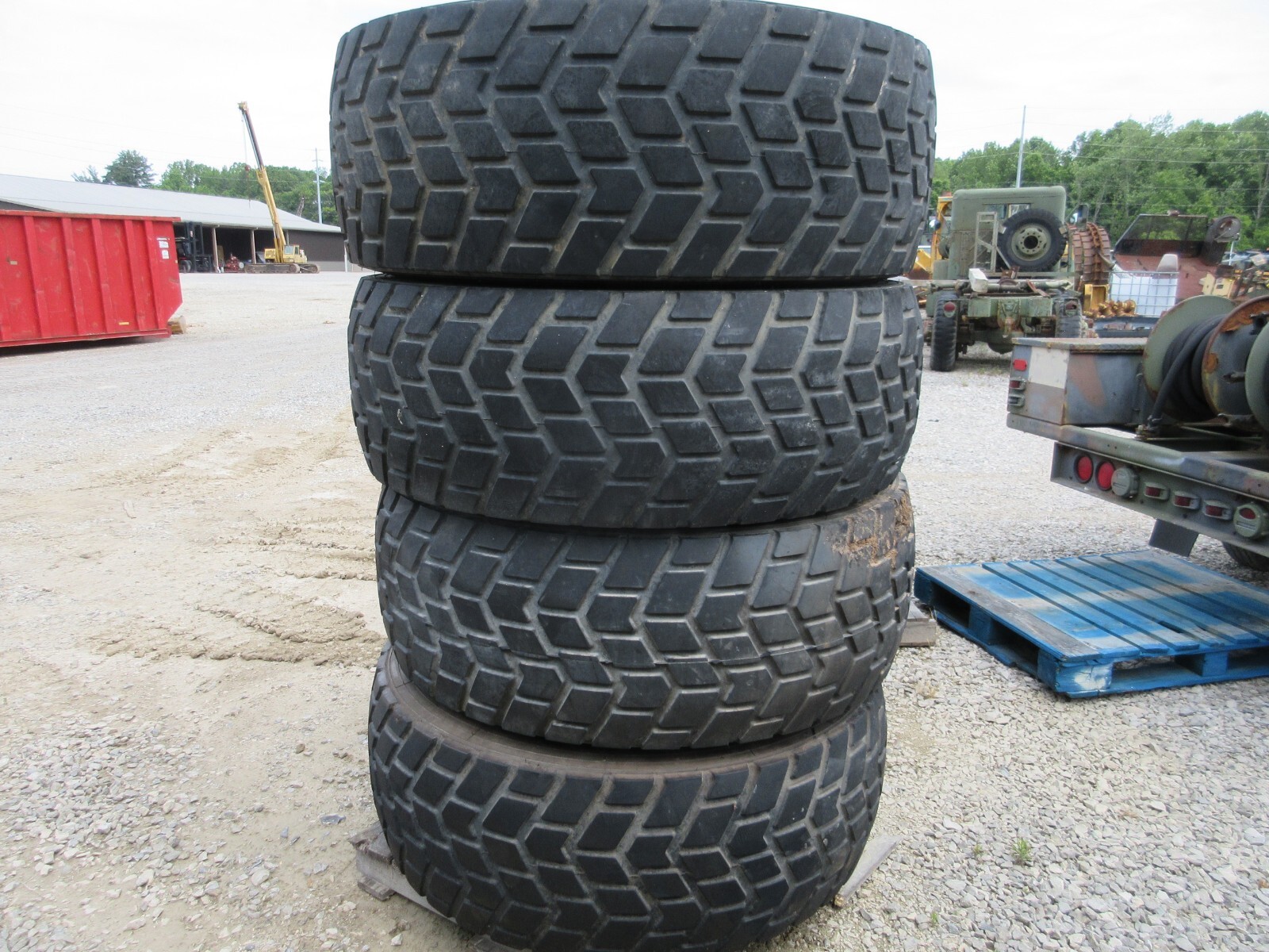 Sand Trail 450/80R20 Tire Military Tire Wheel Assembly Super single ...