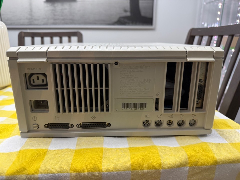 Vintage Apple Macintosh IIcx with v2 BlueSCSI, Recapped and Restored ...