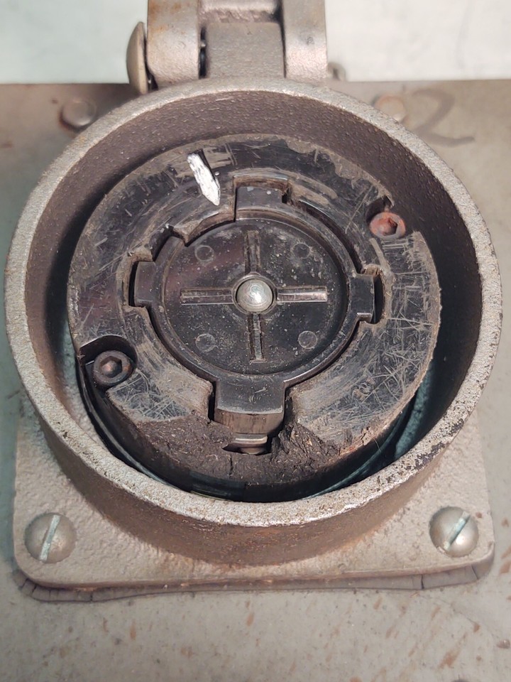 DISCOUNTED Hubbell HBL26410 "HUBBELLOCK" 60-Amp Receptacle 600Vac 60A ...