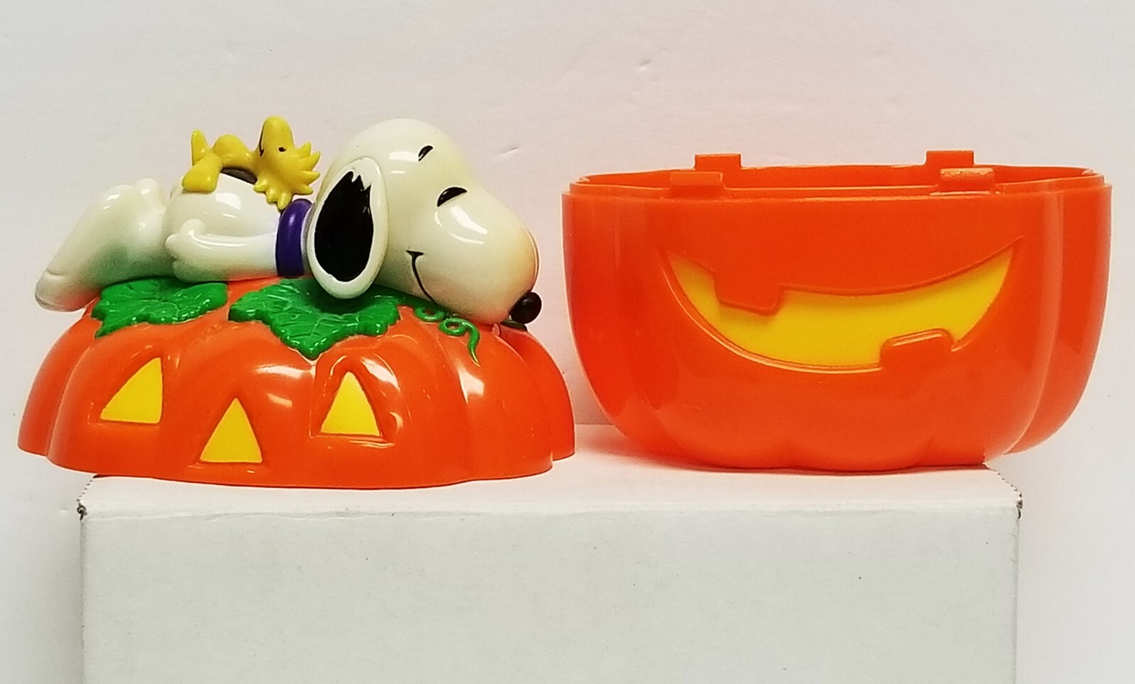 Vintage Whitman's Candies Snoopy and Woodstock Pumpkin Halloween Coin ...
