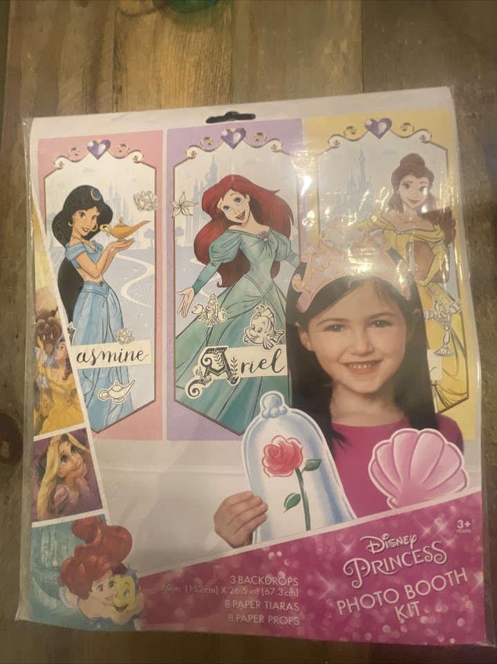 Disney Princess Photo Booth Kit Incl. (3) Backdrops (8) Paper Tiaras (8 ...