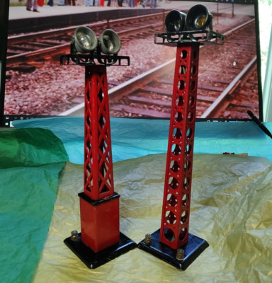 VINTAGE 2 MARX TRAINS O SCALE RED SEARCHLIGHT TOWER MADE IN USA Need ...