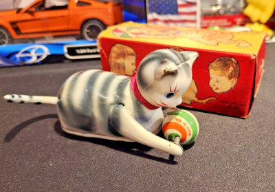 ***RARE PLAYFUL CAT WIND-UP TIN TOY MADE IN JAPAN MINT IN BOX!!! NO KEY ...