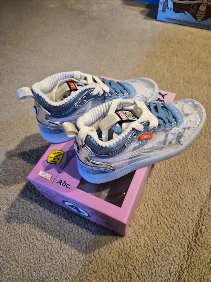 Puma Abc FANTASTIC FOUR Mystery Box INVISIBLE WOMAN Susan Storm Size 8. ...