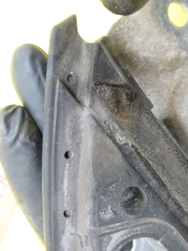 DOOR MIRROR MOUNT BRACKET CORNER GLASS WINDOW TRACK RUBBER SEAL RH ...