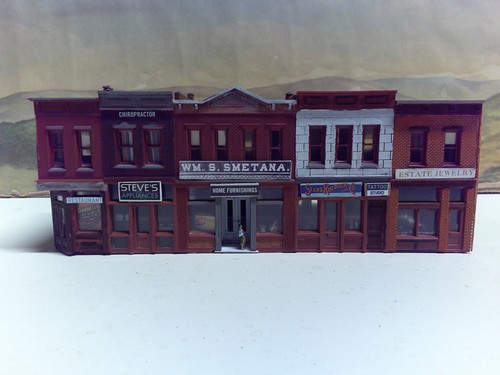 HO Scale Walthers Merchant Row I 933-2028 11" X5" with figures ...