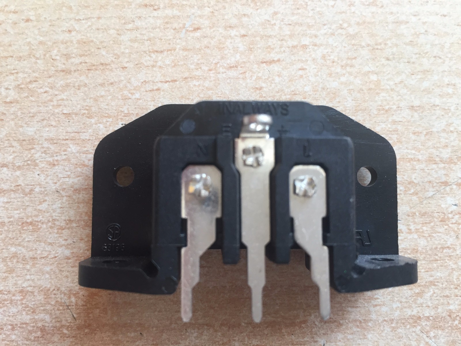 IEC Power Inlet PCB mounting earth solder tag 10 amp 250 volts 2 pieces ...