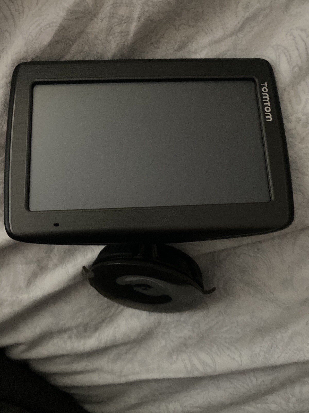 TOMTOM SAT NAV GPS 4EQ41 Z1230 WITH MOUNT AND CHARGER UNIT | eBay