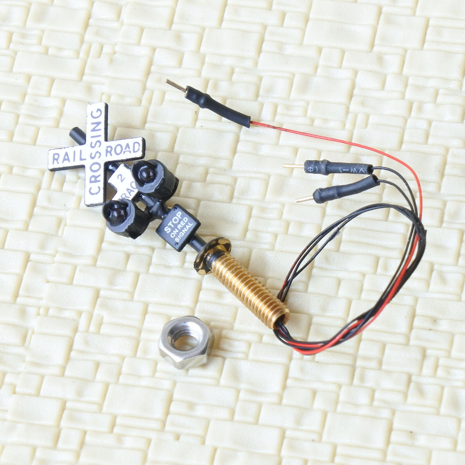 2 x N scale model grade crossing signal light LED made + 1 flasher ...