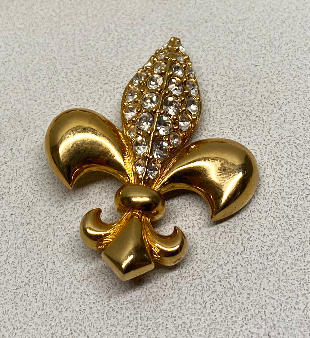 Vtg SWAROVSKI Crystal Gold Plated FLEUR DE LIS Regal Brooch/Pin Lovely ...