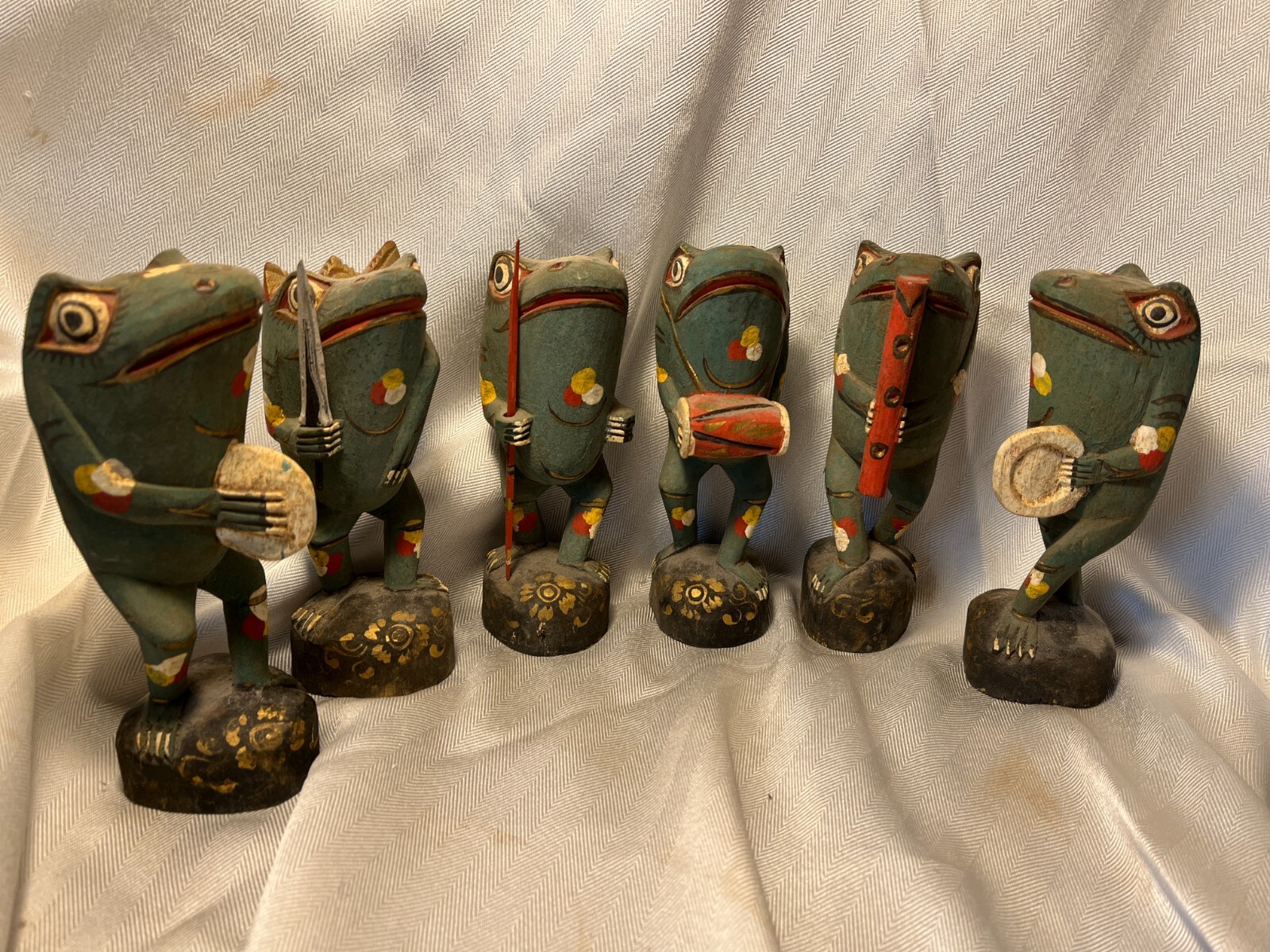 6 VINTAGE FOLK ART HAND CARVED WOOD Musician Frogs Instruments 8 ...