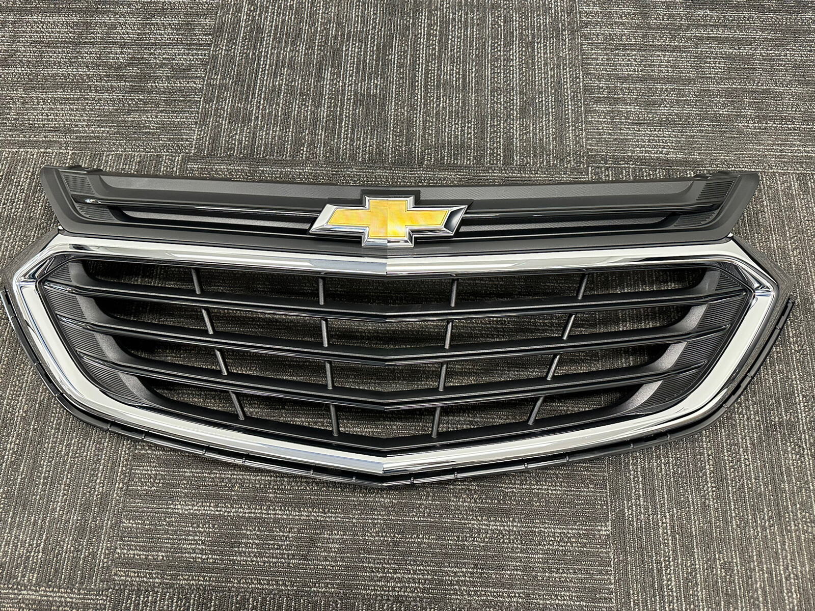 New OEM 2018-2021 Chevrolet Equinox chrome grille with bowtie 84150736 ...