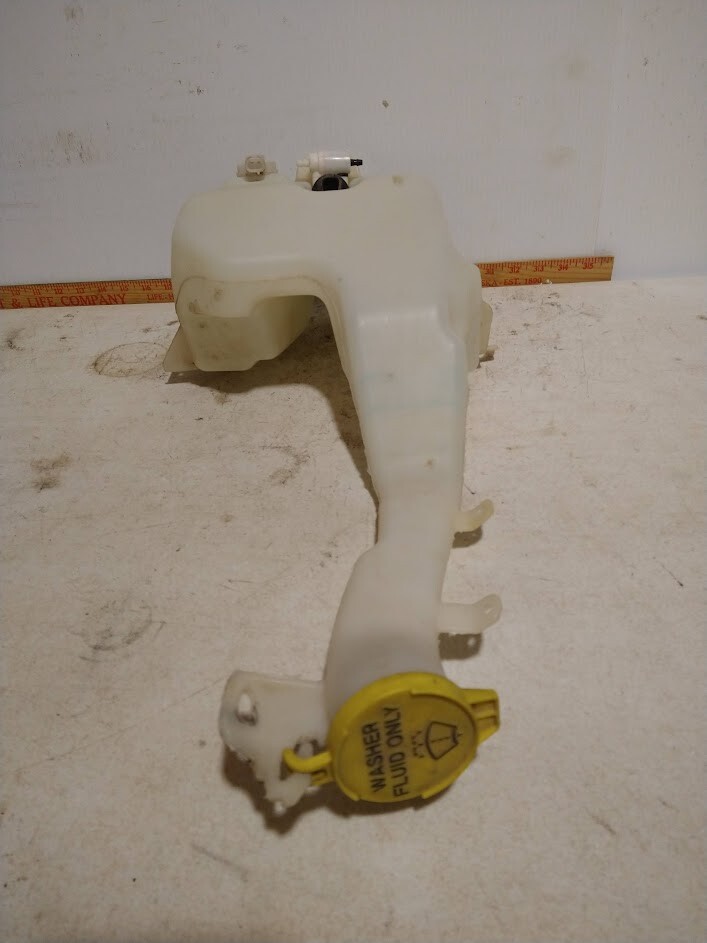 Jeep Grand Cherokee WK Limited Windshield Washer Tank Reservoir Pump ...