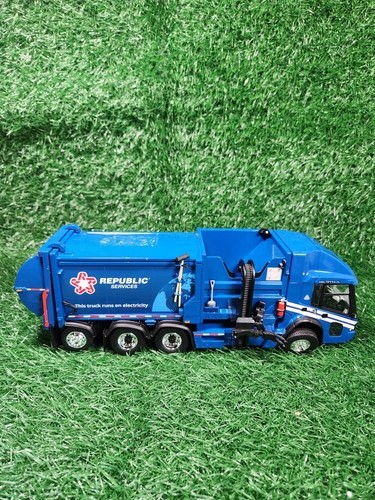 First Gear Republic Services Volterra Zr Mcneilus 34th Scale Sideload ...