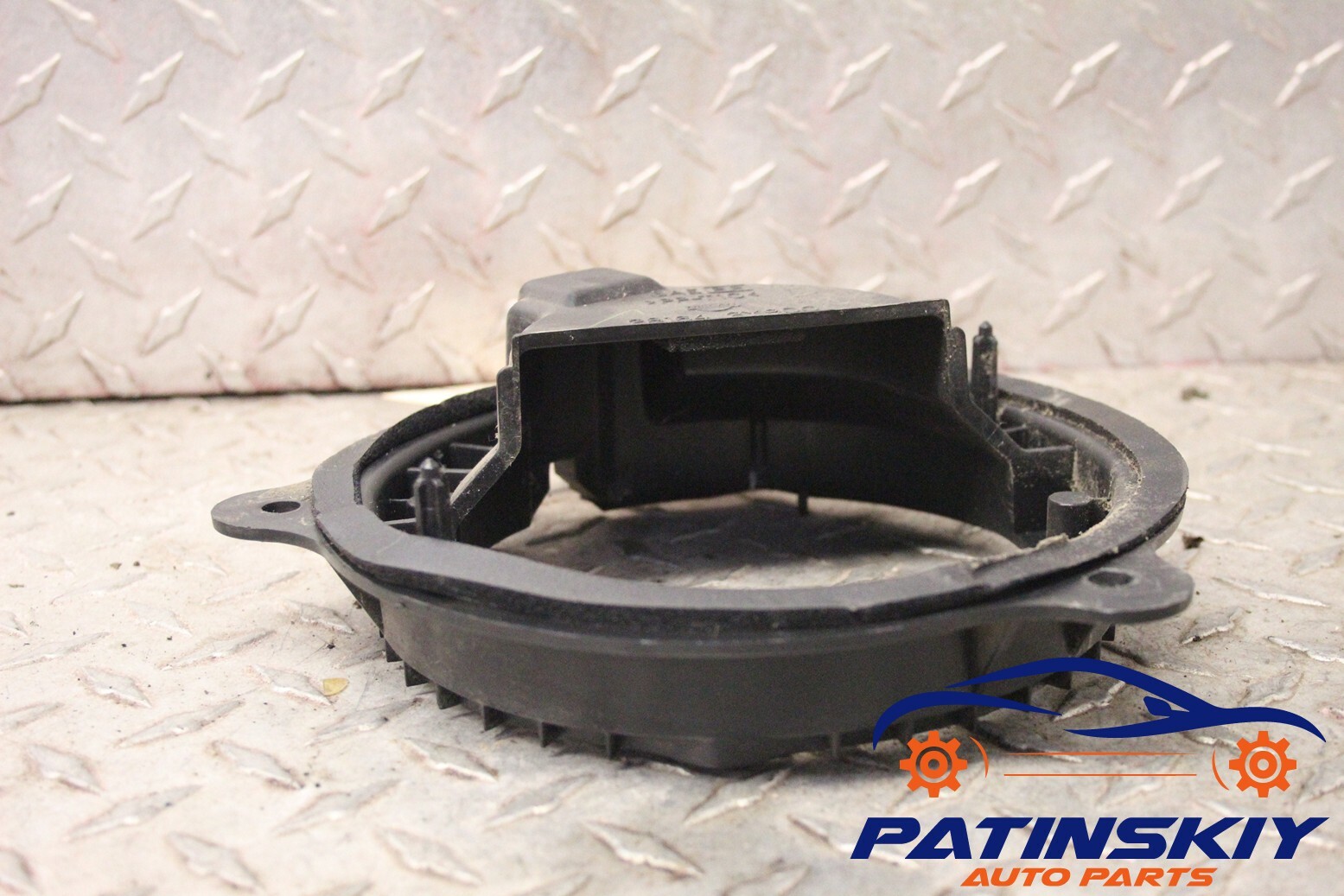 2003 INFINITI G35 PLASTIC STEREO SPEAKER SOUND MOUNT COVER BEZEL TRIM ...