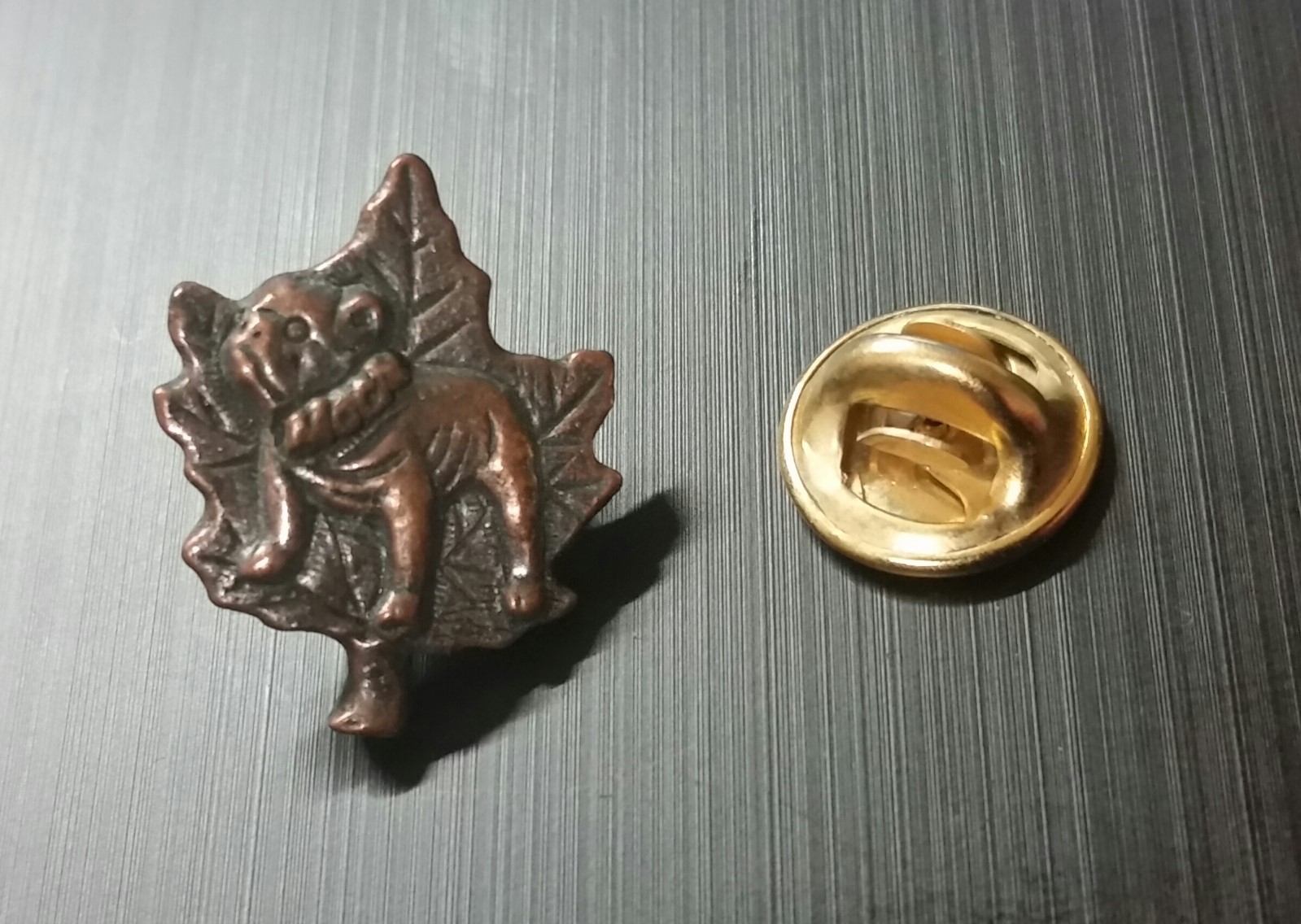 Mack Pin Bulldog Maple Leaf Bronze 17x22mm | eBay
