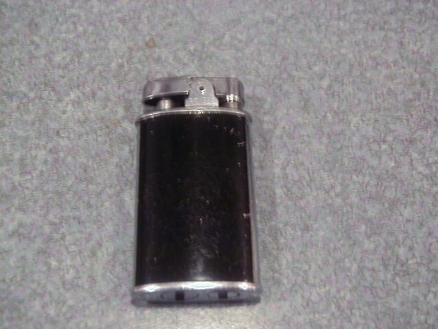 VERY OLD LITTLE RONSON CHROME PLATED ENAMEL RONSON LIGHTER LIGHTS UP AS ...