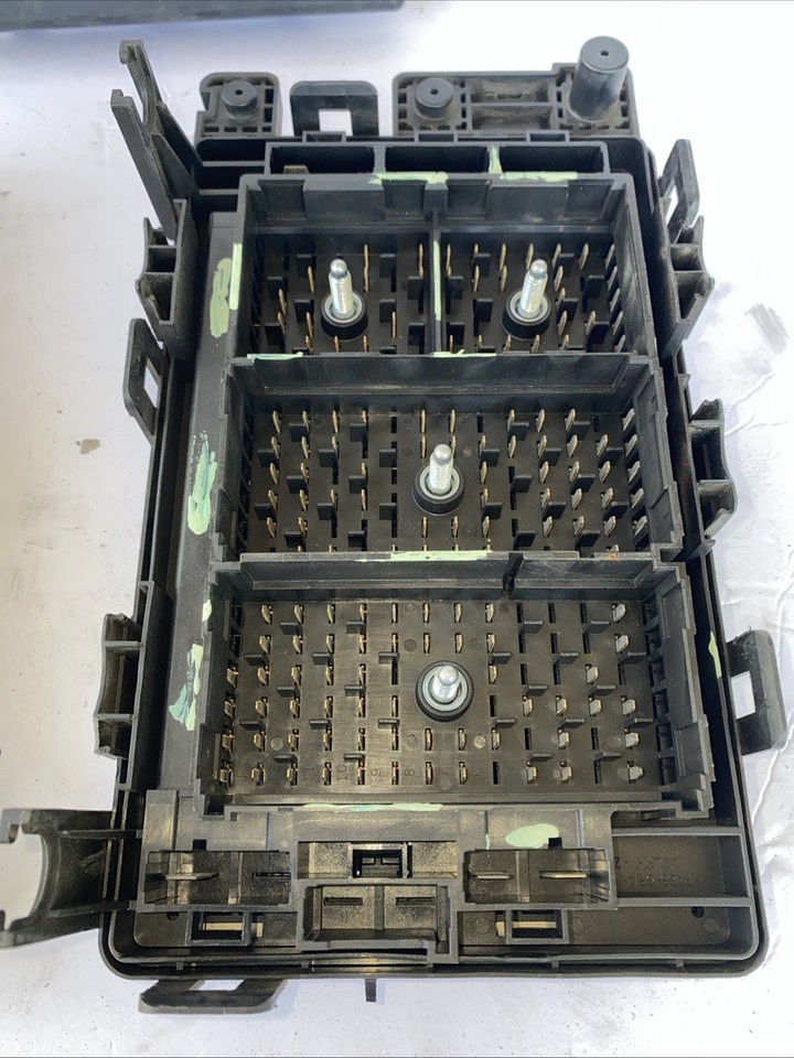 05-06 Chevy Trailblazer GMC Envoy 5.3 Fuse Box Engine Junction Block ...