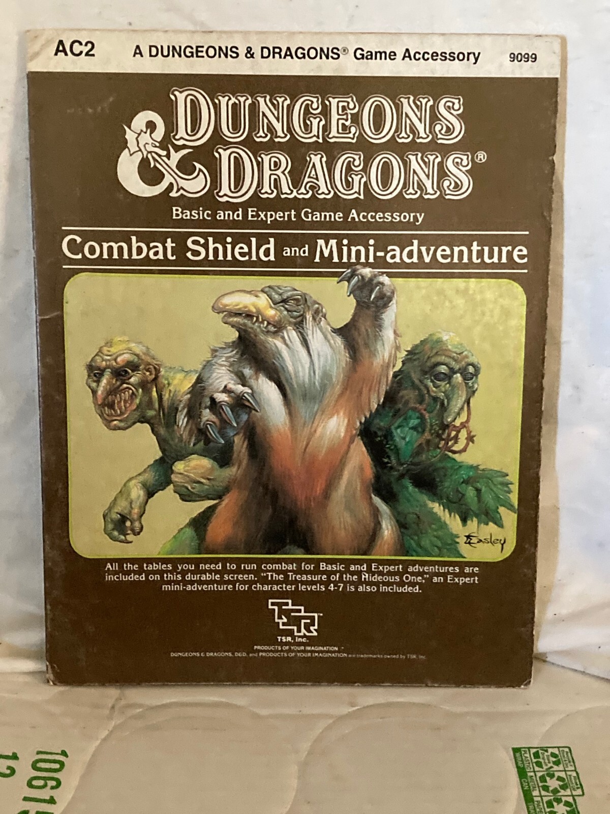 D&D Combat Shield, mini-adventure not included, TSR 1984 NOT a reprint ...
