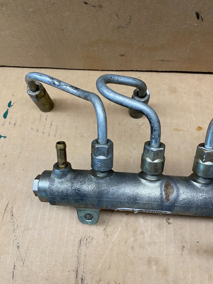 2004-2005 Chevy/GMC Duramax LLY FUEL RAIL ASSEMBLY w/ Injector Lines ...