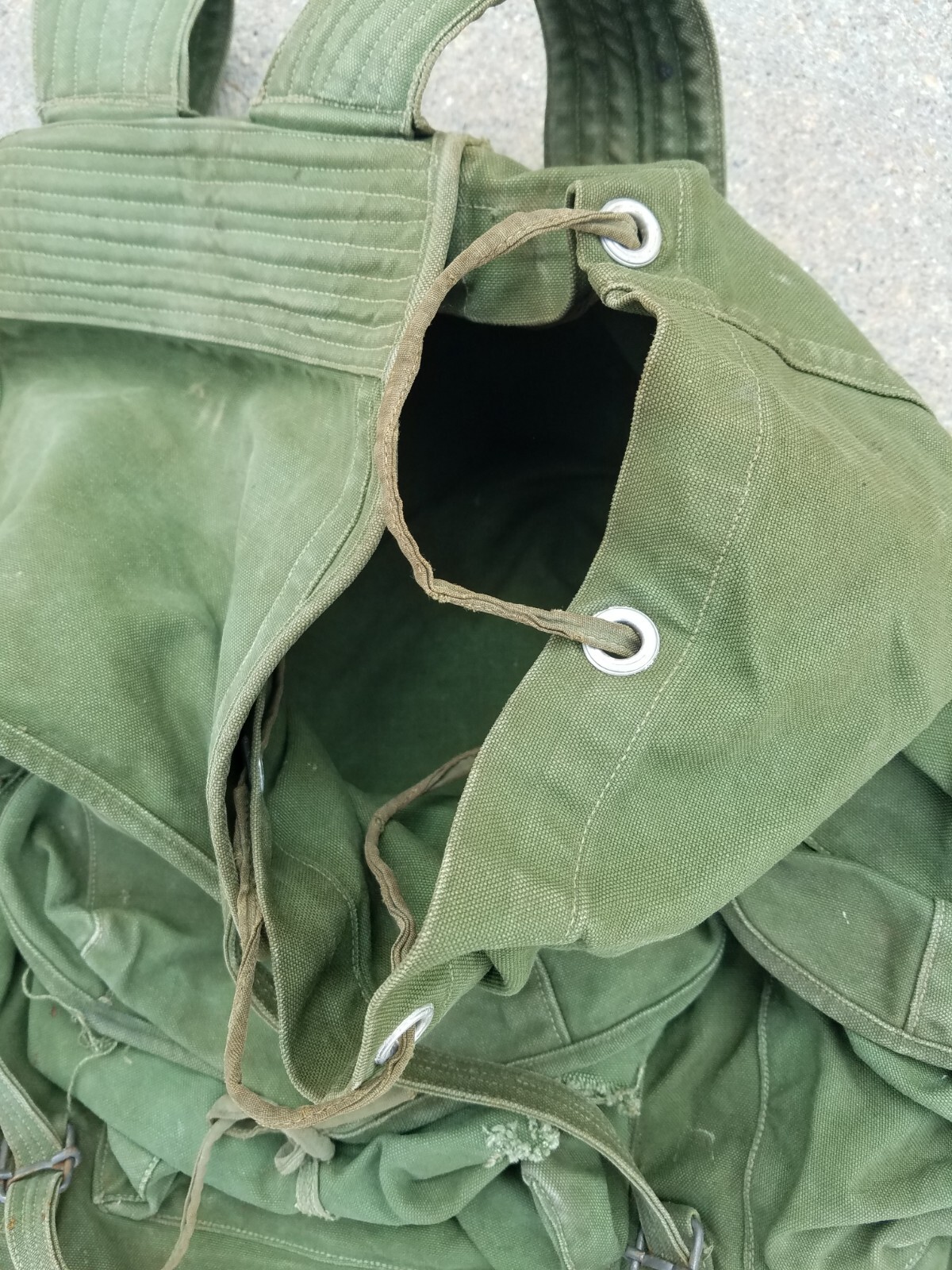 Captured North Vietnamese Army rucksack reed green pack Viet Cong NVA ...