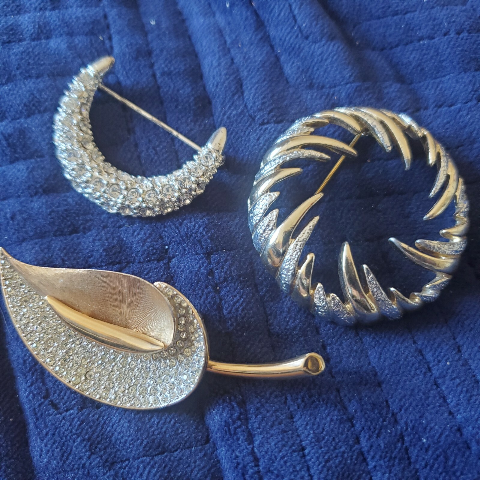 Vtg SARAH COVENTRY TWO TONE PIN MOON LEAF LOT 3X - Gem