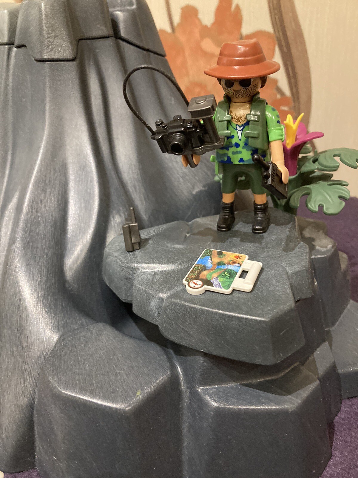 PLAYMOBIL Set 4170 Exploding Volcano Skeleton Dinosaur Baby Triceratops ...