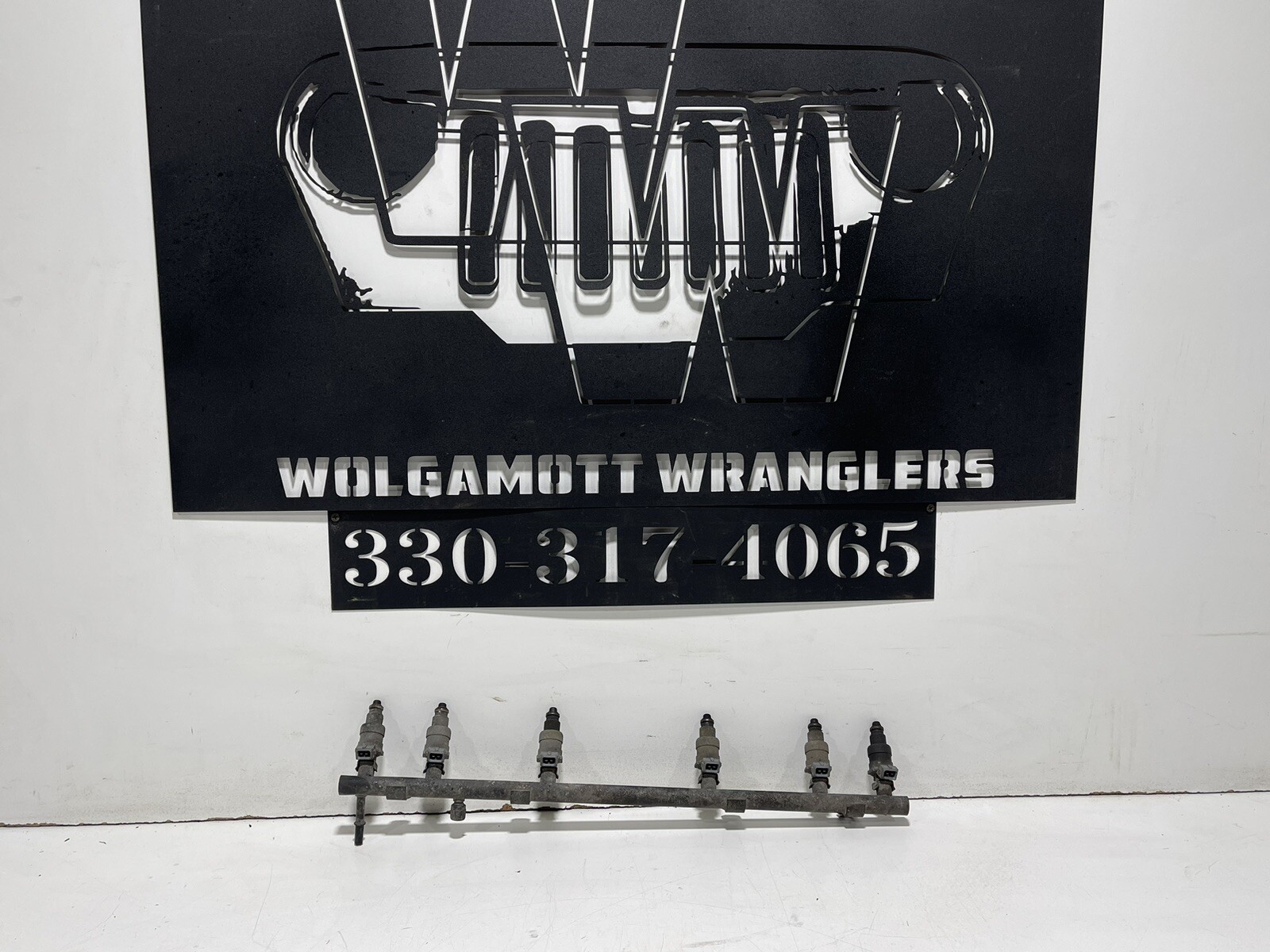 97-98 Jeep Wrangler TJ Fuel Injector Rail 4.0 6 Cylinder W/ INJECTORS ...