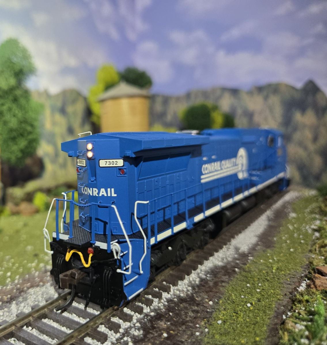 Atlas HO Scale CSX ex Conrail Dash 8-40CW #7302 with DCC/Sound | eBay