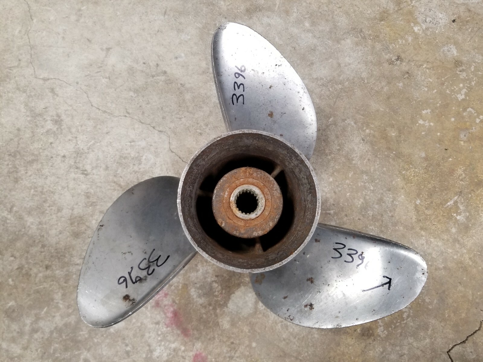 PAIR OF 14 3/4" X 19P OMC VIPER SS PROPS, 19 SPLINE VOLVO OMC HUB ...