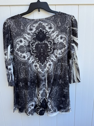 Unity World Wear Women’s Blouse 1X V-Neck Black, Gray, White 3/4 Wide ...