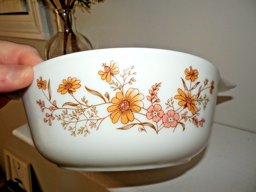 VINTAGE 1960s PYREX Country AUTUMN CASSEROLE Dish Yellow Pink Floral ...