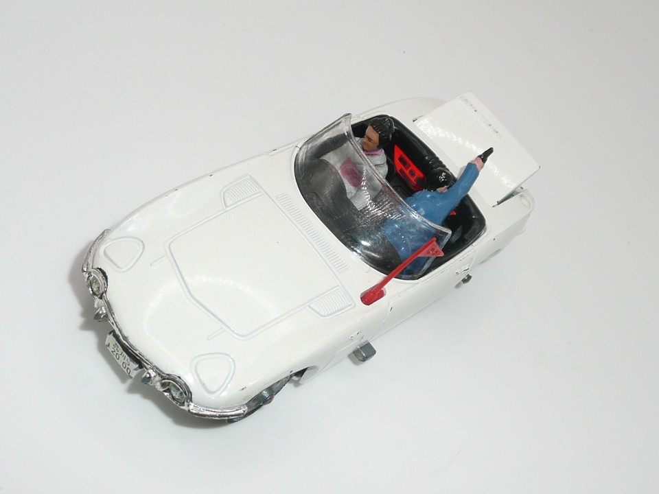 Corgi 336 James Bond Toyota 2000 GT w/ figures *original* | eBay UK