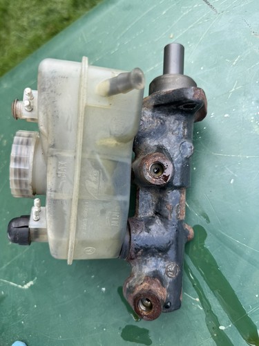 1985 MERCEDES 380sl R107 BRAKE MASTER CYLINDER | eBay
